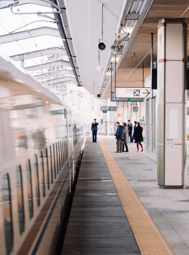 Train Platform Markings and Symbols | Japan Experience