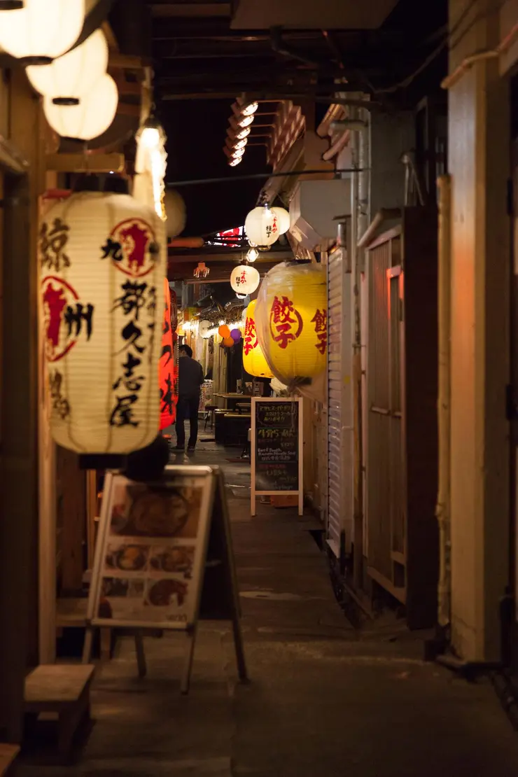 Restaurants and bars under the train tracks | Japan Experience