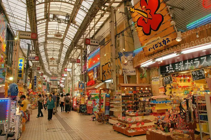 Shopping in Naha: Kokusai and Heiwa Streets | Japan Experience