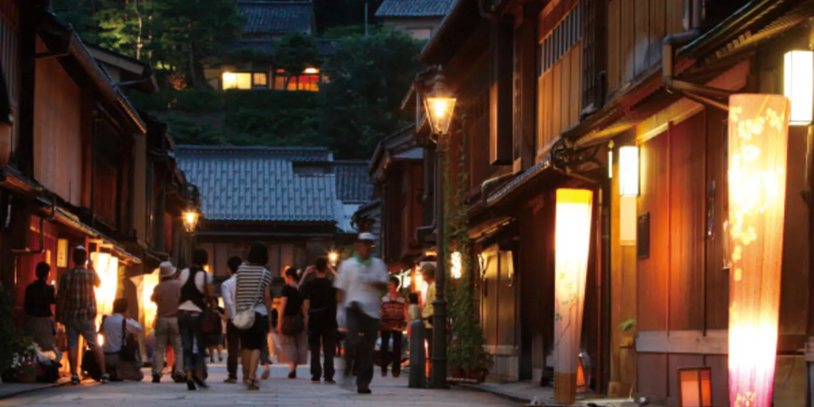 Japan Activity: Kanazawa Night Walk | Japan Experience