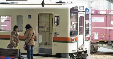 Train Platform Markings and Symbols | Japan Experience