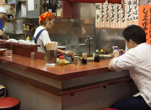 Restaurants and bars under the train tracks | Japan Experience