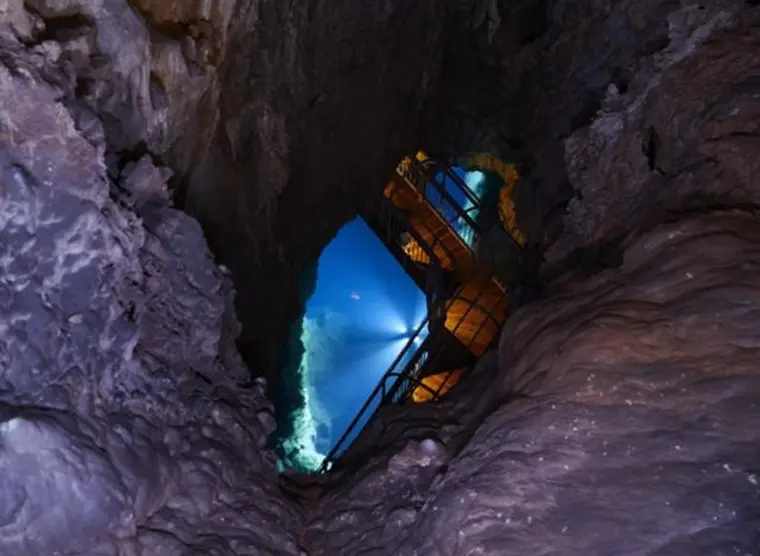 The Ryuysendo cave | Japan Experience